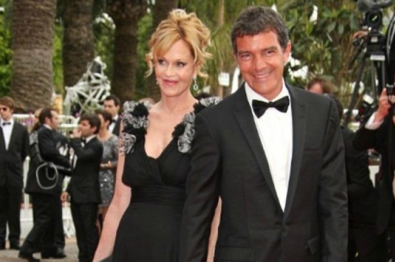 Melanie Griffith: Δείτε πώς κάλυψε το tattoo για τον Banderas - Onsports.gr