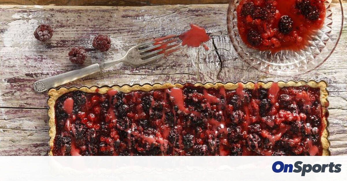 Άκης Πετρετζίκης: Τάρτα με φρούτα του δάσους - Onsports.gr