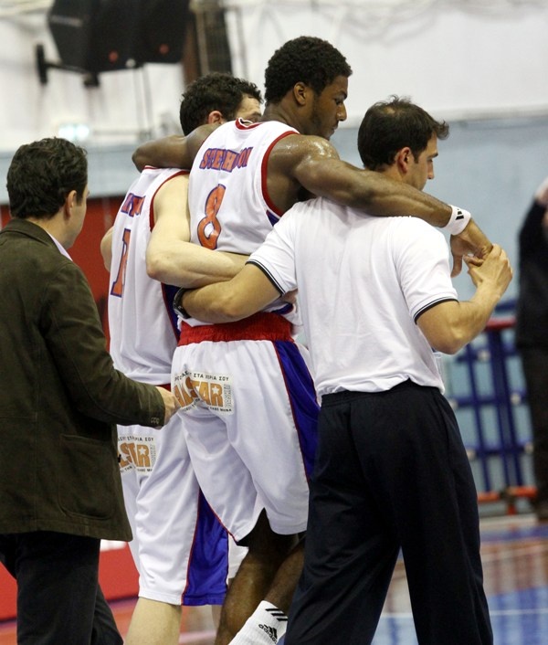 Αποσύρθηκε τραυματίας ο Στίβεσον - Onsports.gr